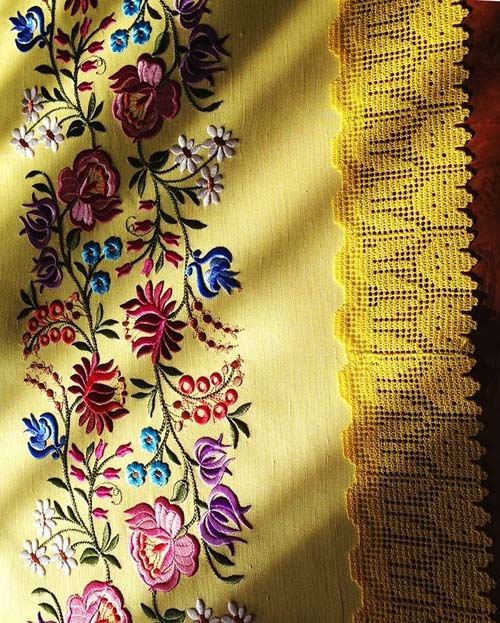 Folklore Table Runner | OregonPatchWorks