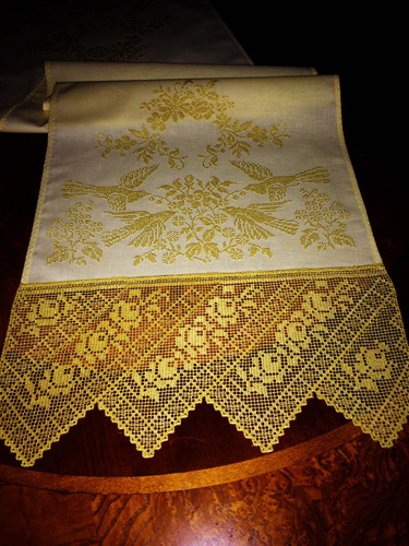 Paradise Table Runner | OregonPatchWorks