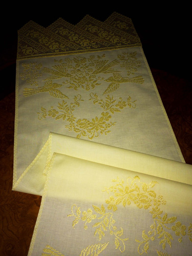 Paradise Table Runner | OregonPatchWorks