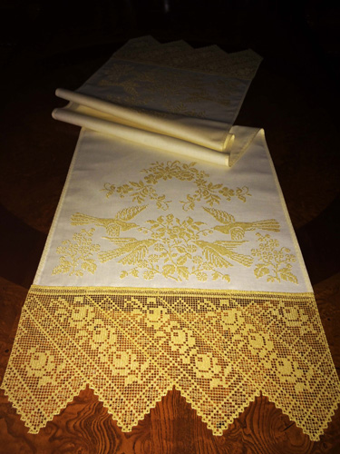 Paradise Table Runner | OregonPatchWorks