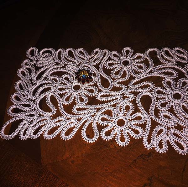 FSL Table Runner Winter Bloom | OregonPatchWorks