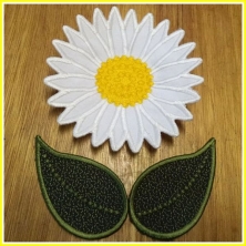 Decorative Shasta Daisies & Leaves | OregonPatchWorks