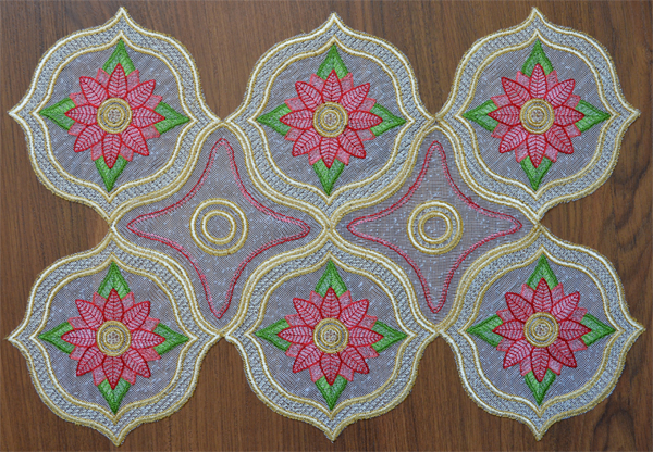 POINTSETTIA DOILY | OregonPatchWorks