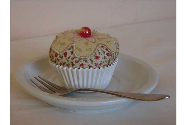 Cupcake Pincushions | OregonPatchWorks