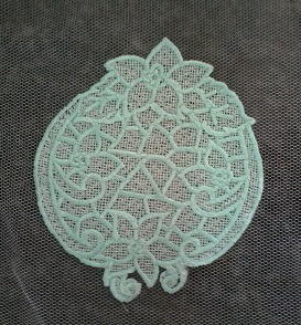 Semi-Freestanding Poinsettia Lace | OregonPatchWorks