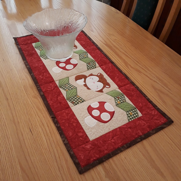 Country Charm Table Runner | OregonPatchWorks