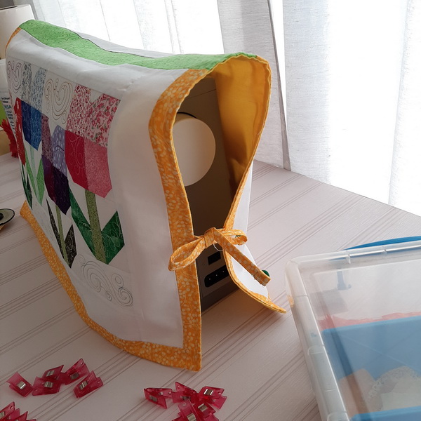 QQ Tulip Sewing Machine Cover | OregonPatchWorks