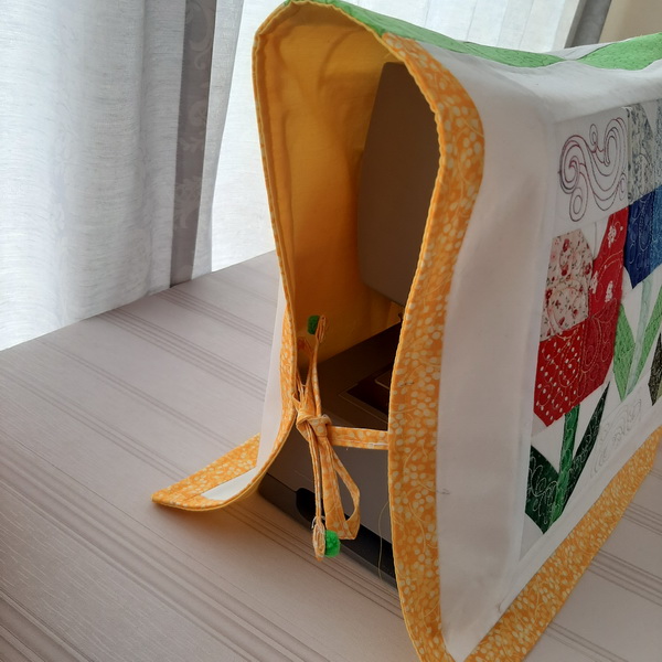 QQ Tulip Sewing Machine Cover | OregonPatchWorks