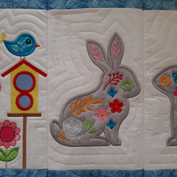 Applique Bunny and Flower Table Topper | OregonPatchWorks