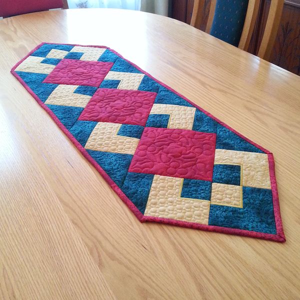 Holly table Runner | OregonPatchWorks