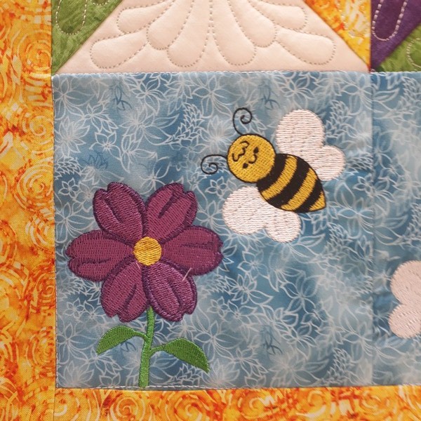 Summer Bees Pint Size Quilt | OregonPatchWorks